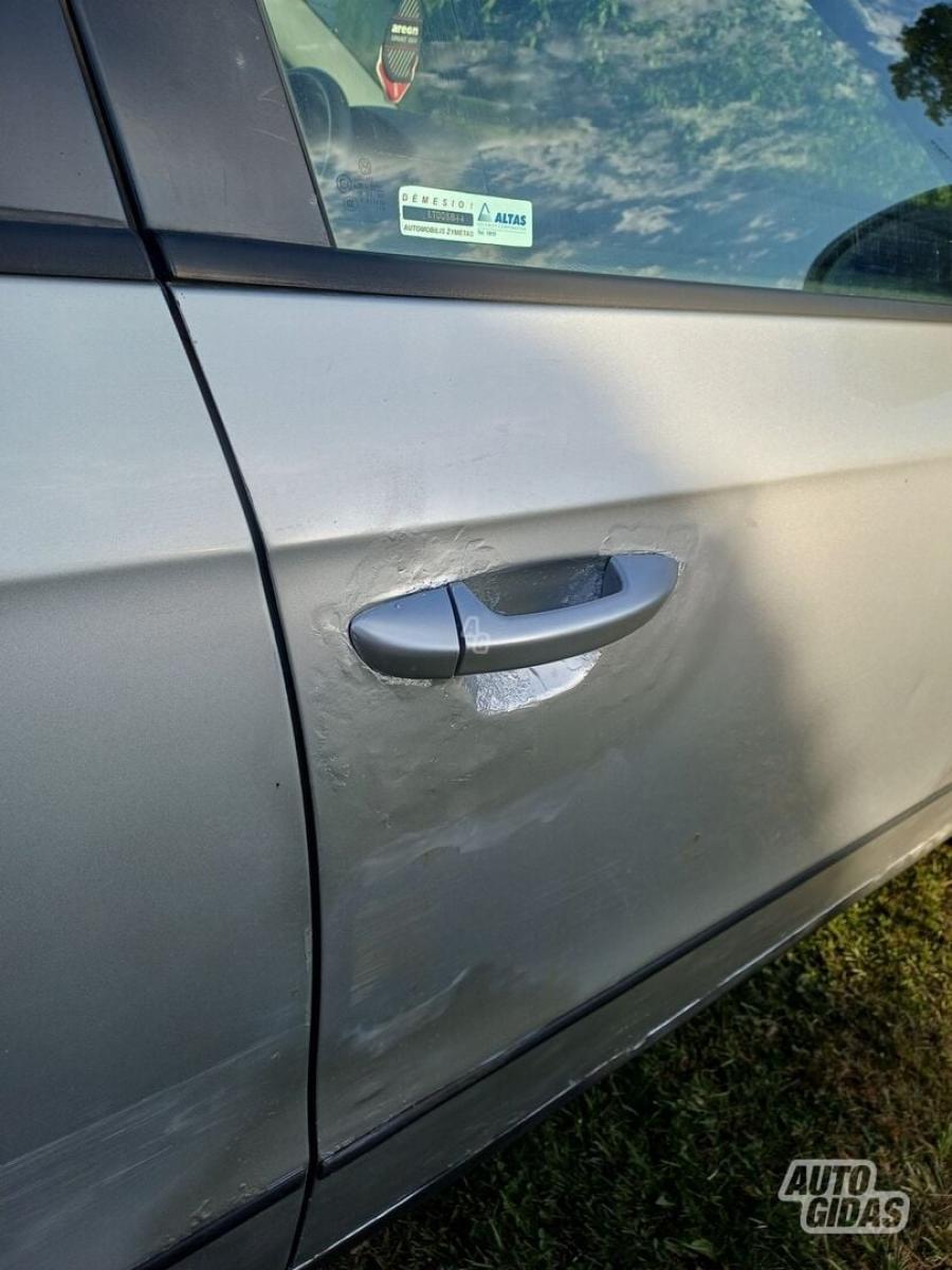 Volkswagen Passat 2007 Jonava, ar dzinēja tilpumu 1.90 L un nobraukumu 580 tūkst. km par 800 €, foto 15 vietnē AUTOMOTO.COM.LV