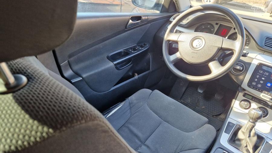 Volkswagen Passat 2008 in Siauliai, with an engine capacity of 2.00 L and mileage of 420 thousand km for 700 €, photo 12 on AUTOMOTO.COM.LV