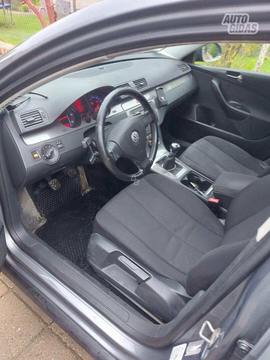 Volkswagen Passat 2008 in Vilnius, with an engine capacity of 1.90 L and mileage of 284 thousand km for 1750 €, photo 12 on AUTOMOTO.COM.LV