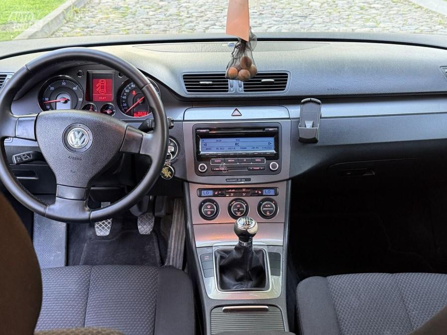 Volkswagen Passat 2008 in Kaunas, with an engine capacity of 2.00 L and mileage of 366 thousand km for 1750 €, photo 12 on AUTOMOTO.COM.LV
