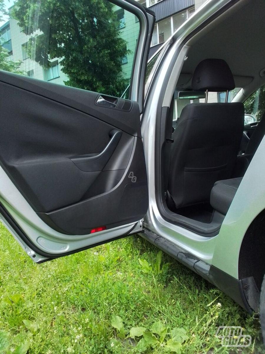 Volkswagen Passat 2008 in Marijampole, with an engine capacity of 2.00 L and mileage of 271 thousand km for 2600 €, photo 6 on AUTOMOTO.COM.LV