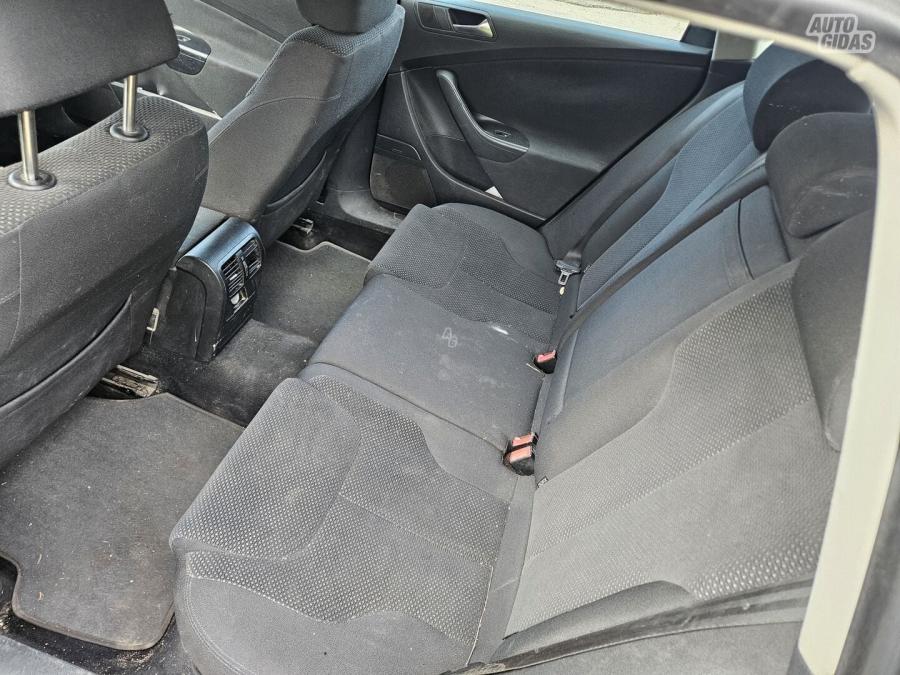 Volkswagen Passat 2008 in Prienai, with an engine capacity of 2.00 L and mileage of 400 thousand km for 888 €, photo 9 on AUTOMOTO.COM.LV