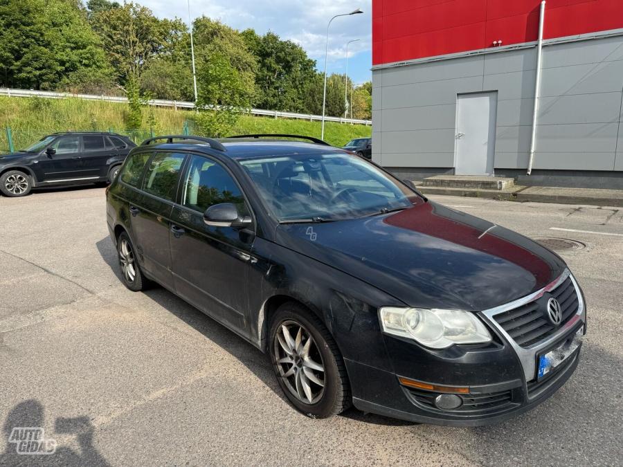 Volkswagen Passat 2009 in Vilnius, with an engine capacity of 1.60 L and mileage of 350 thousand km for 850 €, photo 3 on AUTOMOTO.COM.LV