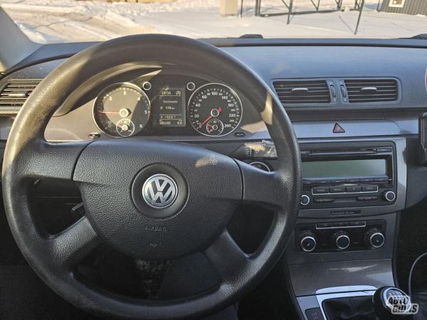 Volkswagen Passat 2010 Prienai, ar dzinēja tilpumu 1.60 L un nobraukumu 318 tūkst. km par 1750 €, foto 9 vietnē AUTOMOTO.COM.LV