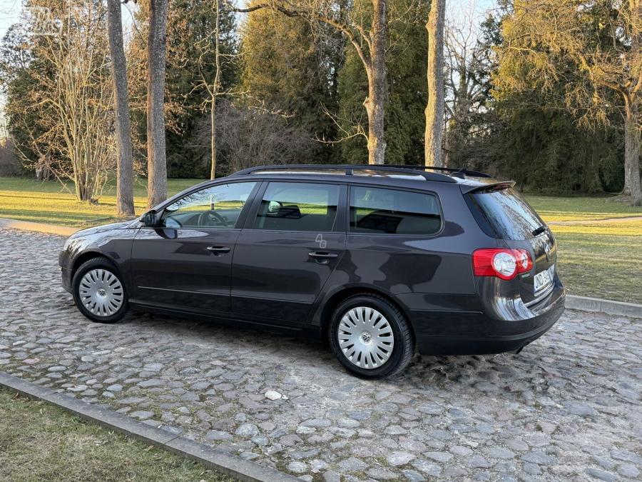 Volkswagen Passat 2010 in Kaunas, with an engine capacity of 1.60 L and mileage of 331 thousand km for 1799 €, photo 15 on AUTOMOTO.COM.LV