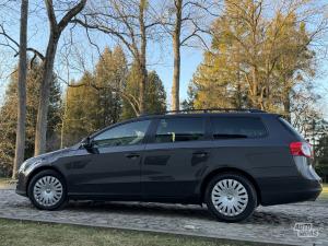 Volkswagen Passat 2010 in Kaunas, with an engine capacity of 1.60 L and mileage of 331 thousand km for 1799 €, photo 16 on AUTOMOTO.COM.LV