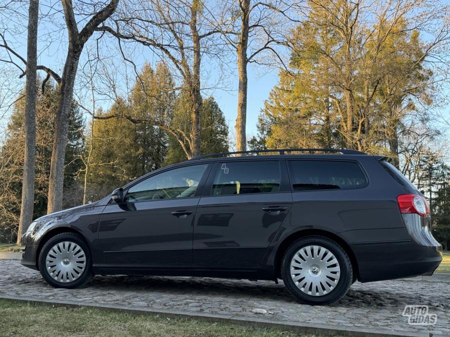 Volkswagen Passat 2010 in Kaunas, with an engine capacity of 1.60 L and mileage of 331 thousand km for 1799 €, photo 16 on AUTOMOTO.COM.LV
