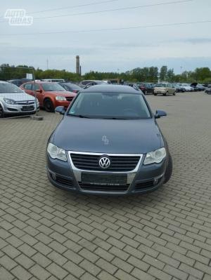 Volkswagen Passat 2010 in Marijampole, with an engine capacity of 1.40 L and mileage of 180 thousand km for 2999 €, photo 4 on AUTOMOTO.COM.LV