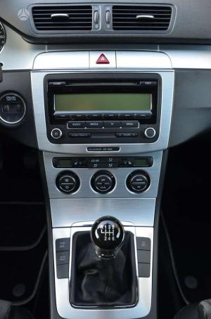 Volkswagen Passat 2010 in Kaunas, with an engine capacity of 2.00 L and mileage of 256 thousand km for 3999 €, photo 25 on AUTOMOTO.COM.LV