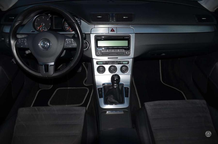 Volkswagen Passat 2010 in Kaunas, with an engine capacity of 2.00 L and mileage of 256 thousand km for 3999 €, photo 28 on AUTOMOTO.COM.LV