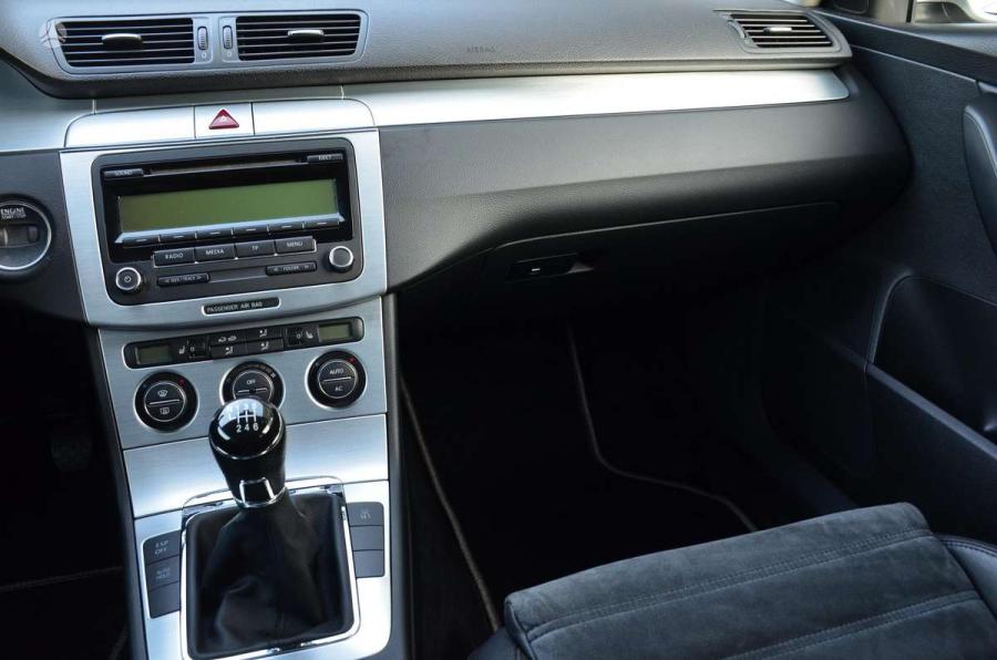 Volkswagen Passat 2010 in Kaunas, with an engine capacity of 2.00 L and mileage of 256 thousand km for 3999 €, photo 43 on AUTOMOTO.COM.LV