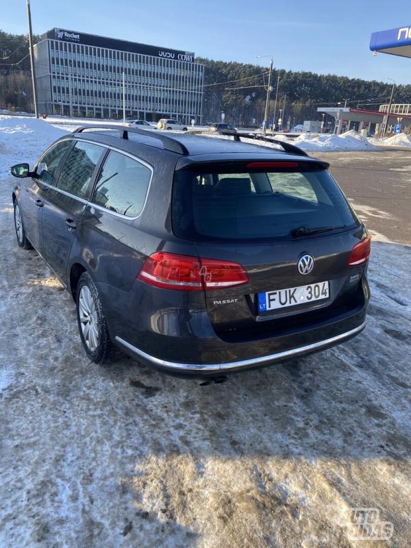 Volkswagen Passat 2011 in Vilnius, with an engine capacity of 2.00 L and mileage of 293 thousand km for 4400 €, photo 2 on AUTOMOTO.COM.LV