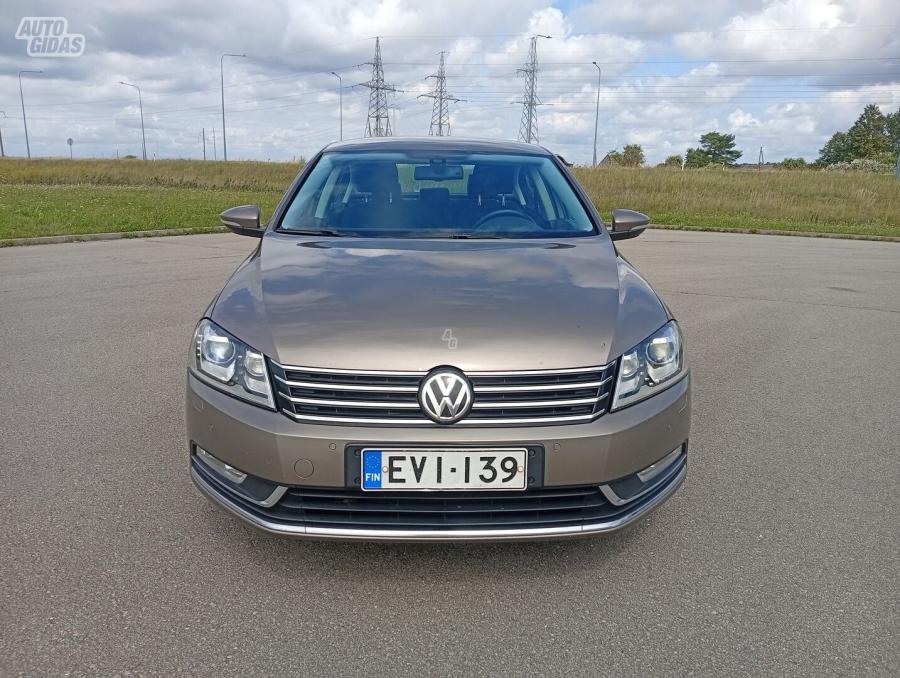 Volkswagen Passat 2011 in Vilnius, with an engine capacity of 2.00 L and mileage of 236 thousand km for 5100 €, photo 3 on AUTOMOTO.COM.LV