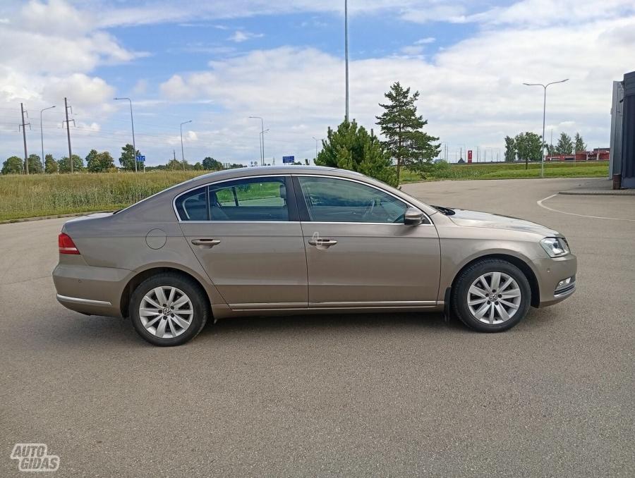 Volkswagen Passat 2011 in Vilnius, with an engine capacity of 2.00 L and mileage of 236 thousand km for 5100 €, photo 9 on AUTOMOTO.COM.LV
