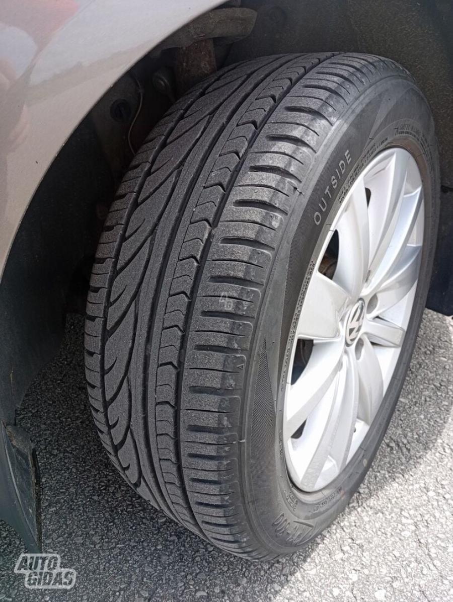Volkswagen Passat 2011 in Vilnius, with an engine capacity of 2.00 L and mileage of 236 thousand km for 5100 €, photo 15 on AUTOMOTO.COM.LV