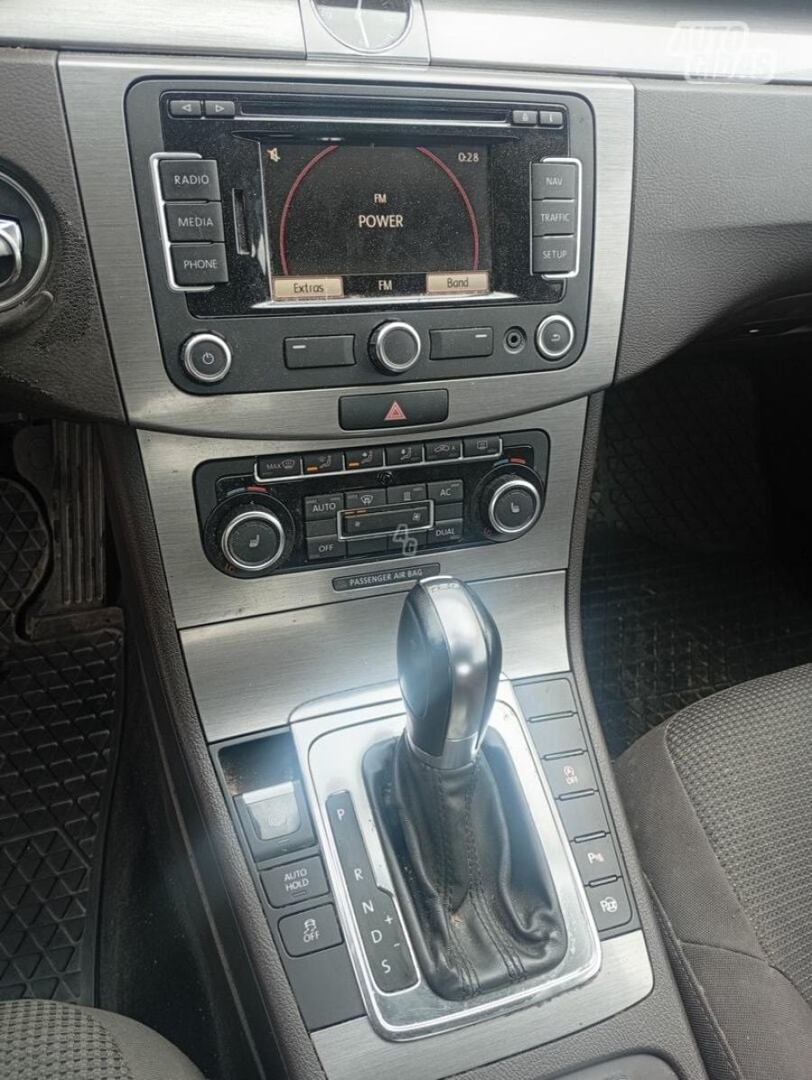 Volkswagen Passat 2011 in Vilnius, with an engine capacity of 2.00 L and mileage of 236 thousand km for 5100 €, photo 26 on AUTOMOTO.COM.LV