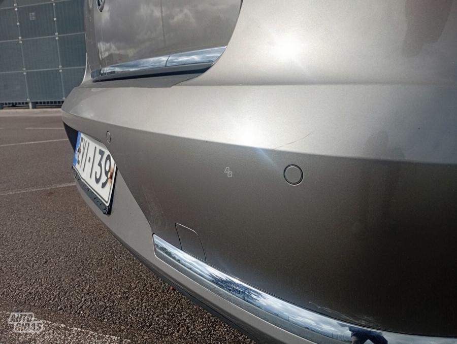 Volkswagen Passat 2011 in Vilnius, with an engine capacity of 2.00 L and mileage of 236 thousand km for 5100 €, photo 32 on AUTOMOTO.COM.LV