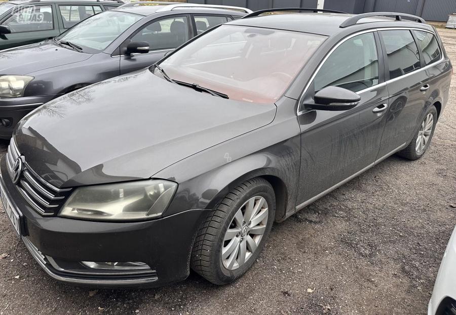 Volkswagen Passat 2012 in Vilnius, with an engine capacity of 2.00 L and mileage of 301 thousand km for 4100 €, photo 1 on AUTOMOTO.COM.LV