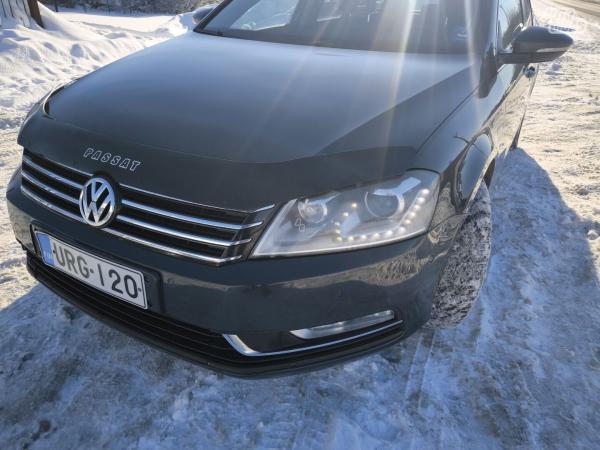 Volkswagen Passat 2012 in Salcininkai, with an engine capacity of 2.00 L and mileage of 299 thousand km for 4750 €, photo 2 on AUTOMOTO.COM.LV