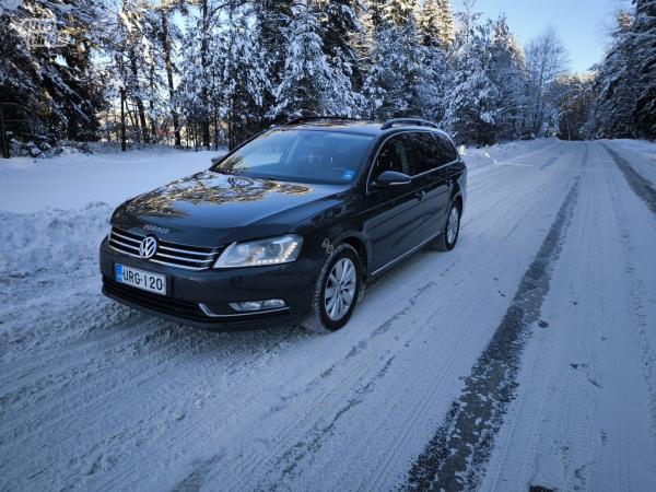 Volkswagen Passat 2012 in Salcininkai, with an engine capacity of 2.00 L and mileage of 299 thousand km for 4750 €, photo 3 on AUTOMOTO.COM.LV