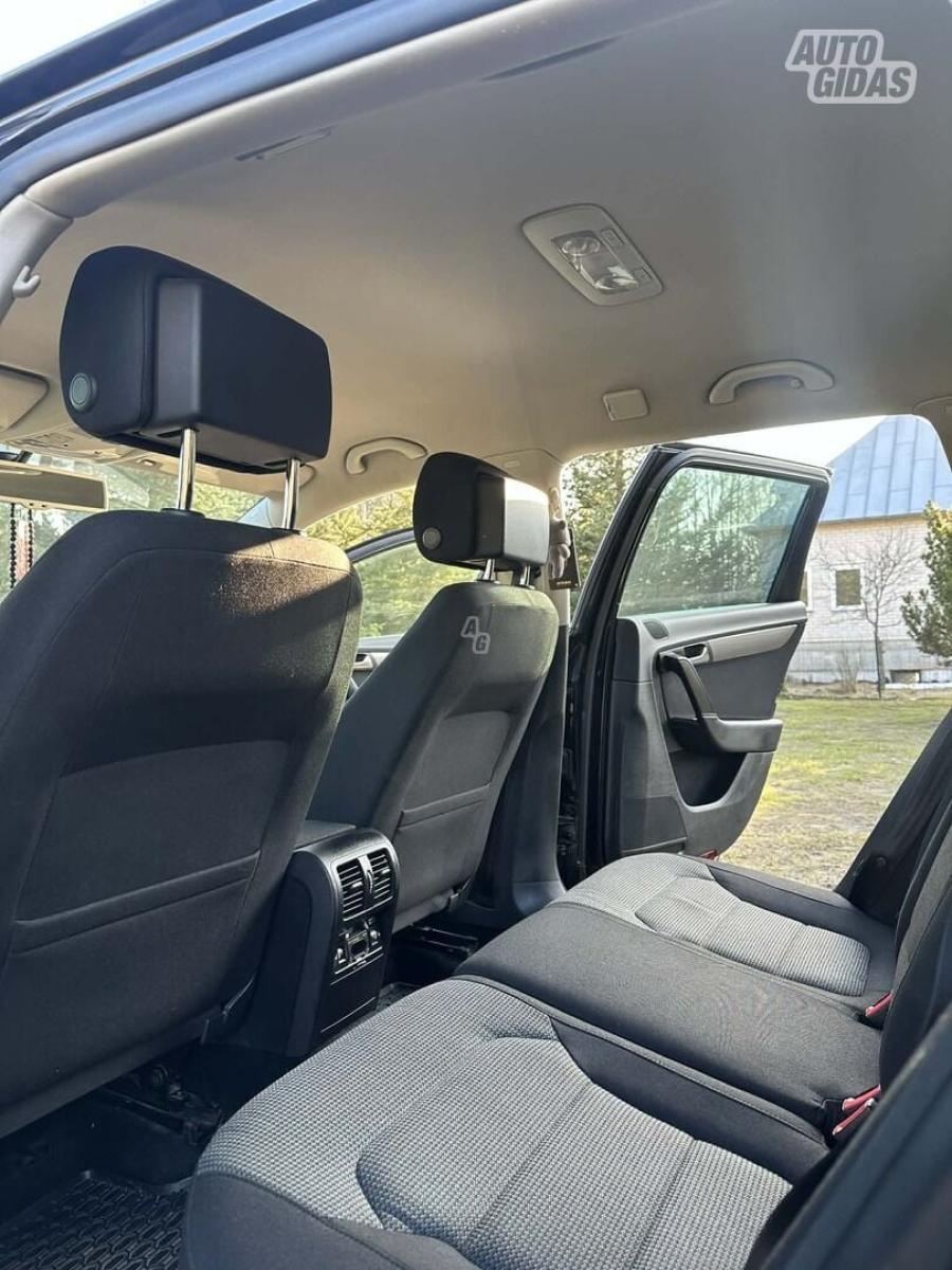 Volkswagen Passat 2012 in Kaunas, with an engine capacity of 2.00 L and mileage of 304 thousand km for 6600 €, photo 8 on AUTOMOTO.COM.LV