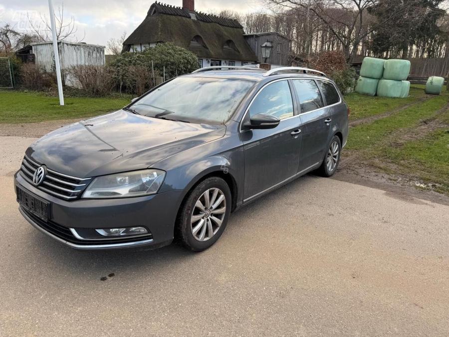 Volkswagen Passat 2012 in Mazeikiai, with an engine capacity of 2.00 L and mileage of 369 thousand km for 3650 €, photo 1 on AUTOMOTO.COM.LV