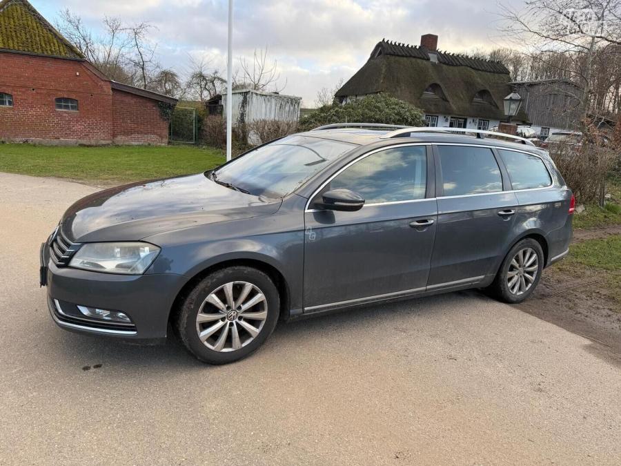 Volkswagen Passat 2012 in Mazeikiai, with an engine capacity of 2.00 L and mileage of 369 thousand km for 3650 €, photo 5 on AUTOMOTO.COM.LV