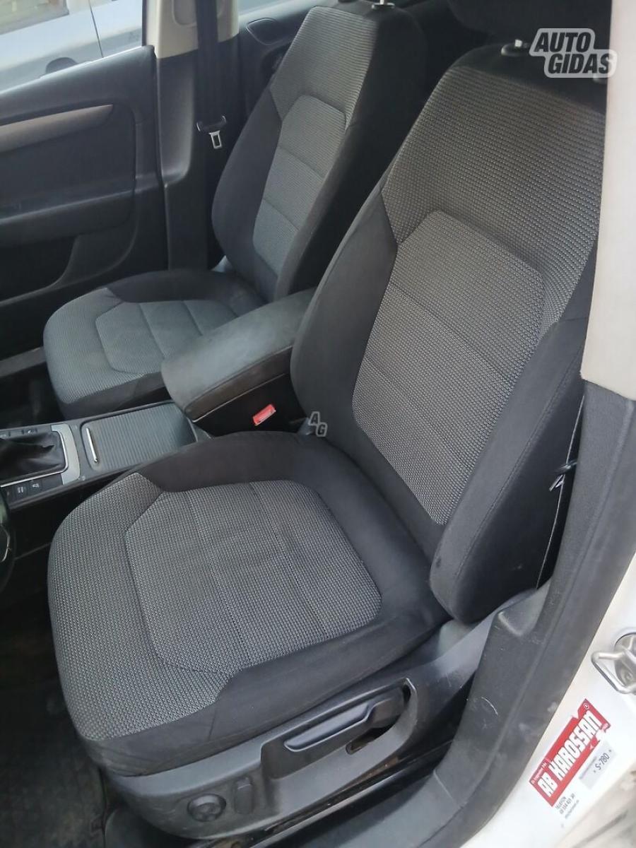 Volkswagen Passat 2012 in Panevezys, with an engine capacity of 2.00 L and mileage of 378 thousand km for 2550 €, photo 11 on AUTOMOTO.COM.LV