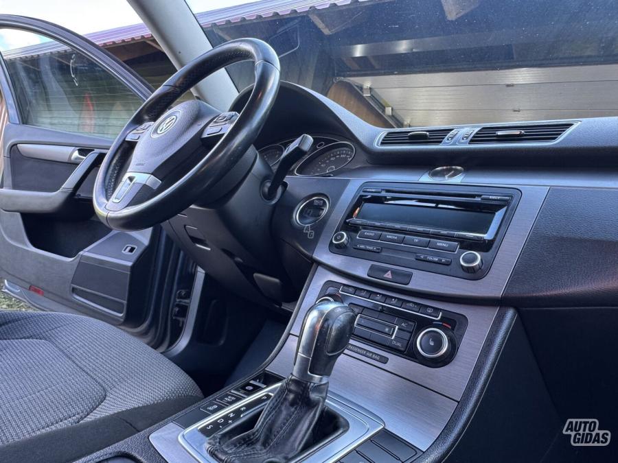 Volkswagen Passat 2012 in Alytus, with an engine capacity of 2.00 L and mileage of 329 thousand km for 6999 €, photo 4 on AUTOMOTO.COM.LV