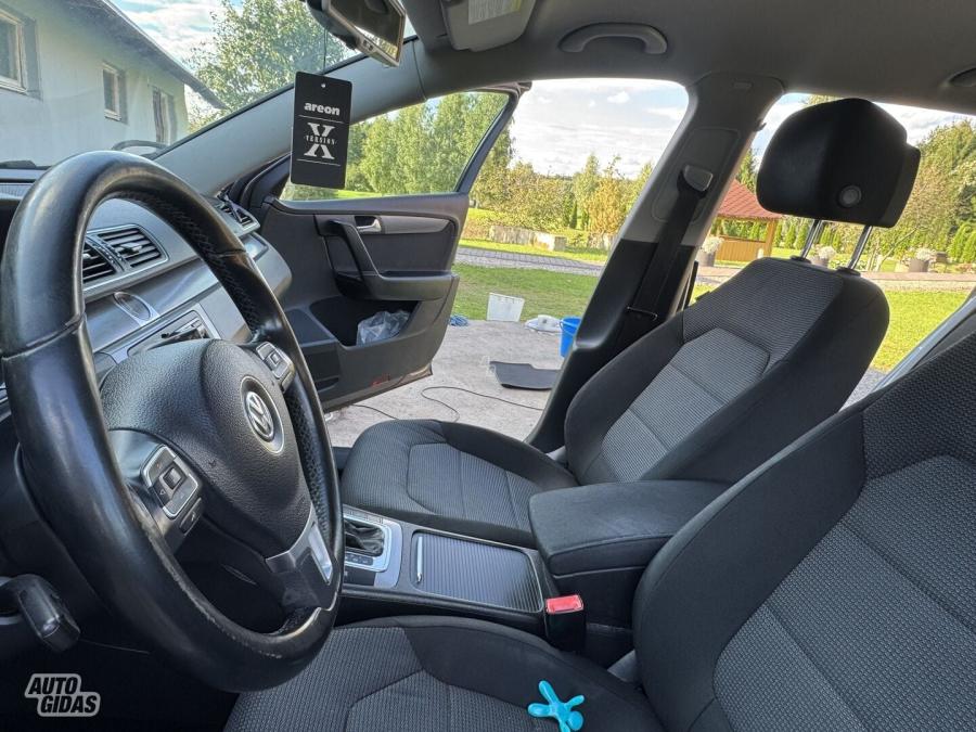 Volkswagen Passat 2012 in Alytus, with an engine capacity of 2.00 L and mileage of 329 thousand km for 6799 €, photo 26 on AUTOMOTO.COM.LV