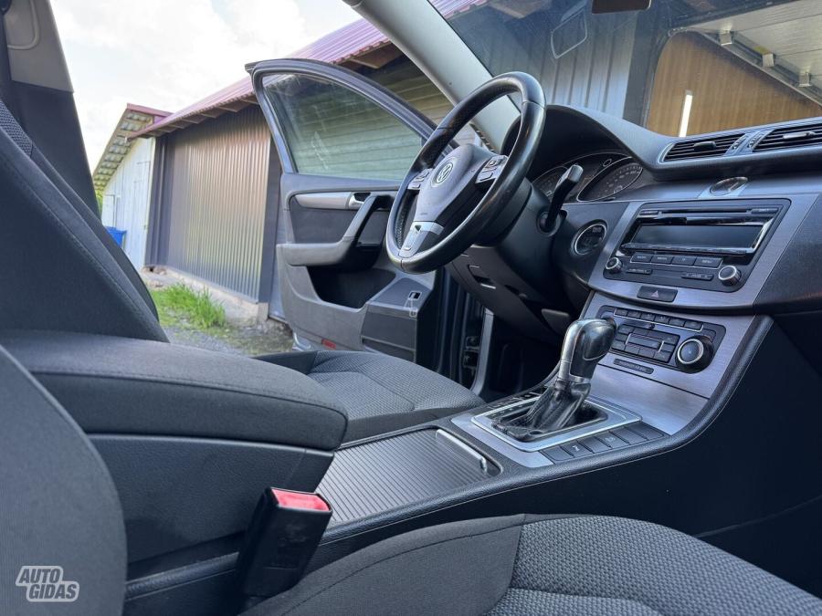 Volkswagen Passat 2012 in Alytus, with an engine capacity of 2.00 L and mileage of 329 thousand km for 6199 €, photo 26 on AUTOMOTO.COM.LV