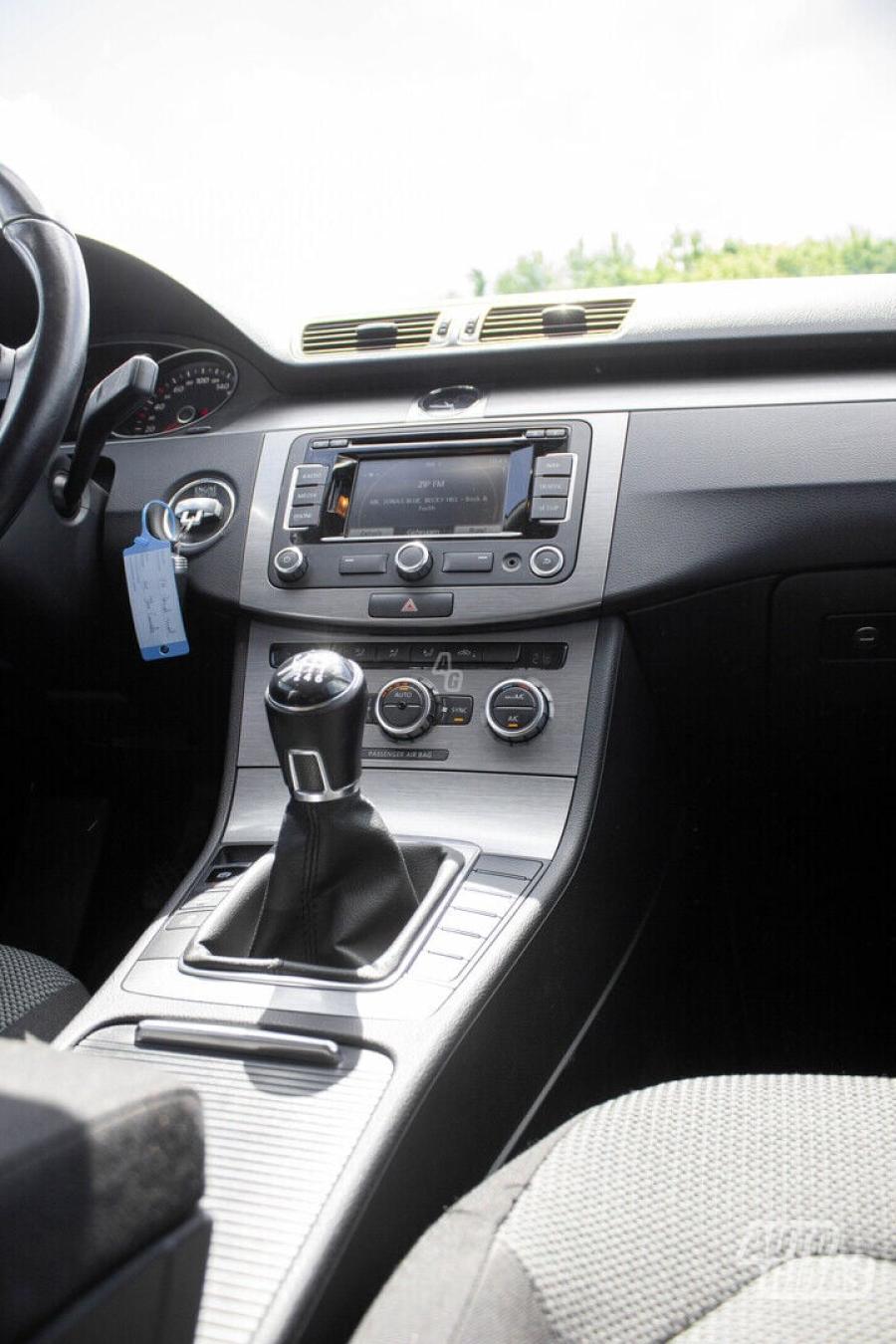 Volkswagen Passat 2013 in Kaunas, with an engine capacity of 1.60 L and mileage of 222 thousand km for 5900 €, photo 14 on AUTOMOTO.COM.LV