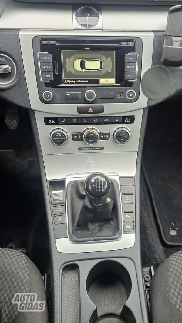 Volkswagen Passat 2014 in Vilnius, with an engine capacity of 1.60 L and mileage of 401 thousand km for 2900 €, photo 4 on AUTOMOTO.COM.LV