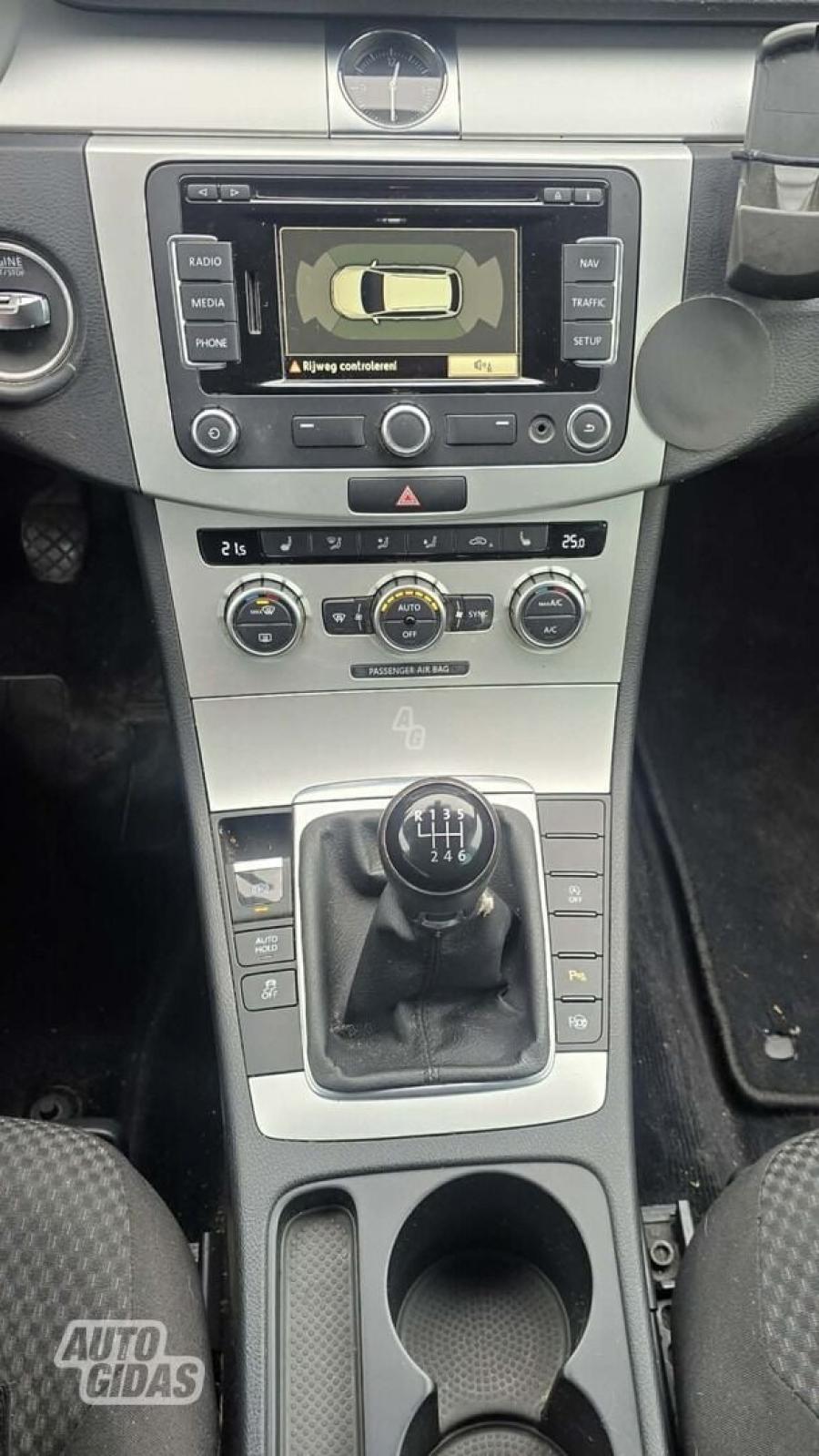 Volkswagen Passat 2014 in Vilnius, with an engine capacity of 1.60 L and mileage of 401 thousand km for 2900 €, photo 5 on AUTOMOTO.COM.LV