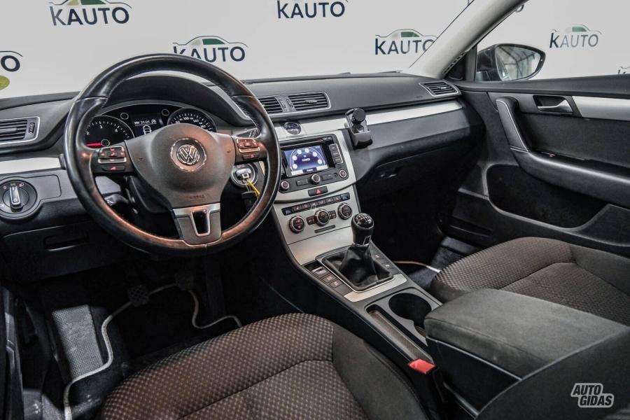 Volkswagen Passat 2014 in Kaunas, with an engine capacity of 2.00 L and mileage of 305 thousand km for 6990 €, photo 8 on AUTOMOTO.COM.LV
