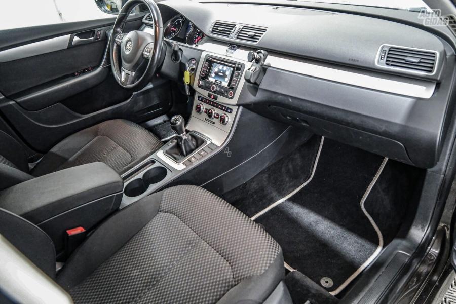 Volkswagen Passat 2014 in Kaunas, with an engine capacity of 2.00 L and mileage of 305 thousand km for 6990 €, photo 12 on AUTOMOTO.COM.LV