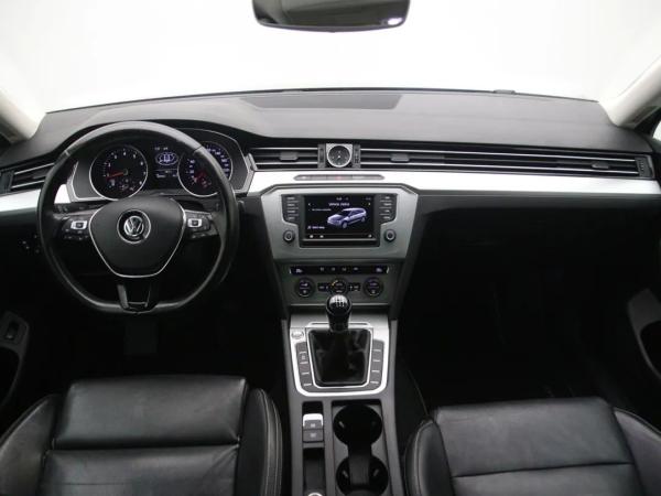 Volkswagen Passat 2015 in Vilnius, with an engine capacity of 1.40 L and mileage of 190 thousand km for 9999 €, photo 2 on AUTOMOTO.COM.LV