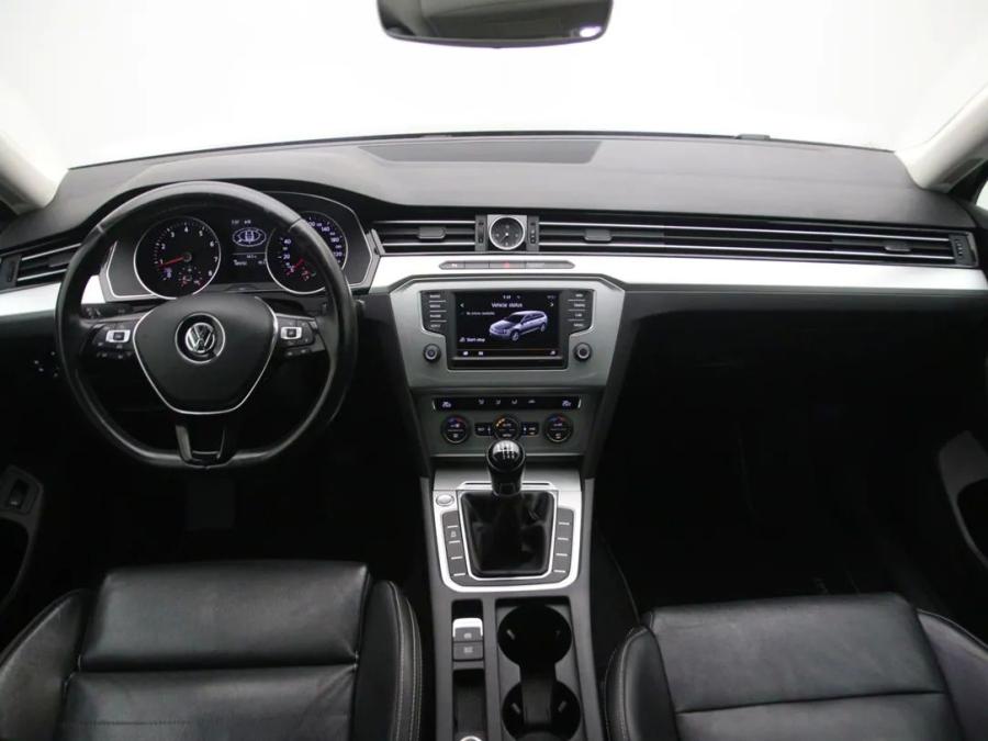 Volkswagen Passat 2015 in Vilnius, with an engine capacity of 1.40 L and mileage of 190 thousand km for 9999 €, photo 2 on AUTOMOTO.COM.LV