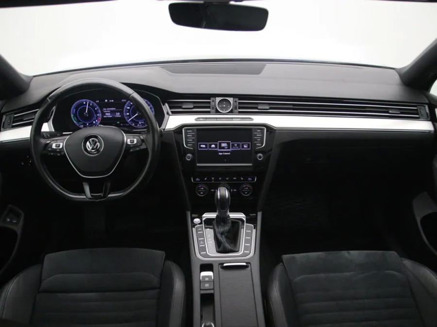 Volkswagen Passat 2015 in Vilnius, with an engine capacity of 1.40 L and mileage of 215 thousand km for 11199 €, photo 3 on AUTOMOTO.COM.LV