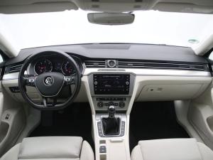 Volkswagen Passat 2015 in Vilnius, with an engine capacity of 1.60 L and mileage of 210 thousand km for 8899 €, photo 3 on AUTOMOTO.COM.LV