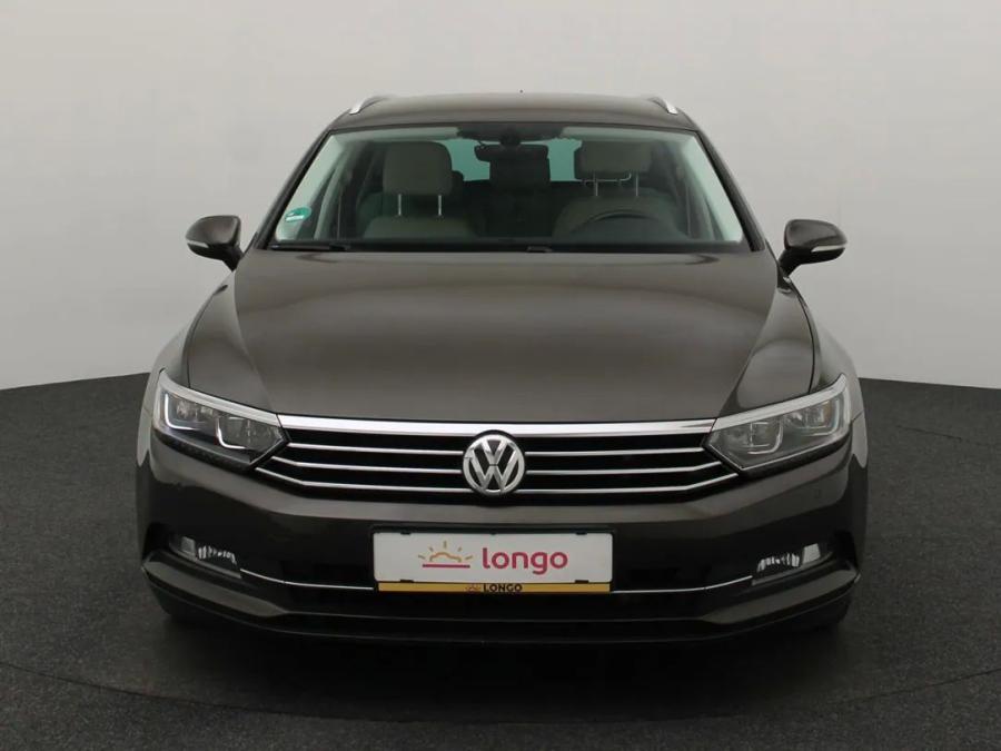 Volkswagen Passat 2015 in Vilnius, with an engine capacity of 1.60 L and mileage of 210 thousand km for 8899 €, photo 4 on AUTOMOTO.COM.LV