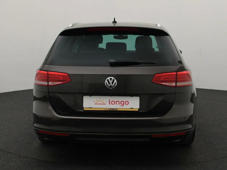 Volkswagen Passat 2015 in Vilnius, with an engine capacity of 1.60 L and mileage of 210 thousand km for 8899 €, photo 6 on AUTOMOTO.COM.LV