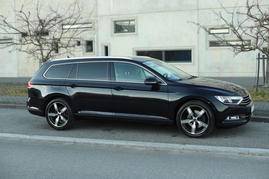 Volkswagen Passat 2015 in Tallinn, with an engine capacity of 2.00 L and mileage of 265 thousand km for 9400 €, photo 3 on AUTOMOTO.COM.LV