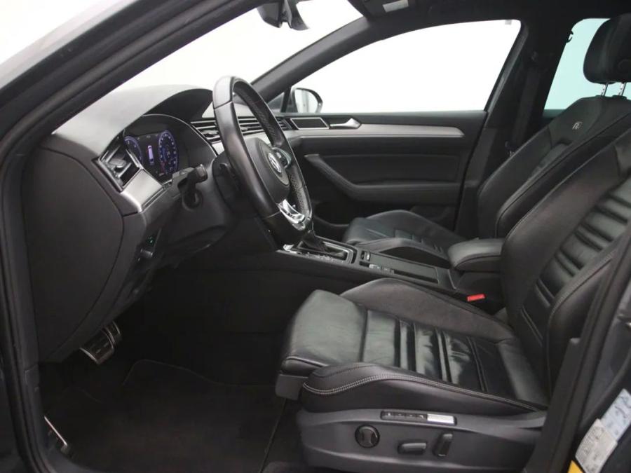 Volkswagen Passat 2016 in Vilnius, with an engine capacity of 2.00 L and mileage of 203 thousand km for 14199 €, photo 4 on AUTOMOTO.COM.LV