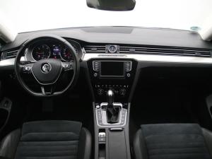 Volkswagen Passat 2016 in Vilnius, with an engine capacity of 2.00 L and mileage of 215 thousand km for 12899 €, photo 2 on AUTOMOTO.COM.LV