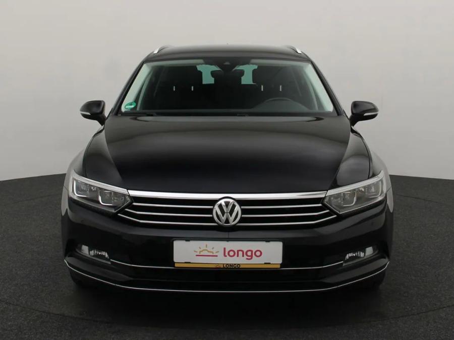 Volkswagen Passat 2016 in Vilnius, with an engine capacity of 2.00 L and mileage of 215 thousand km for 12899 €, photo 3 on AUTOMOTO.COM.LV