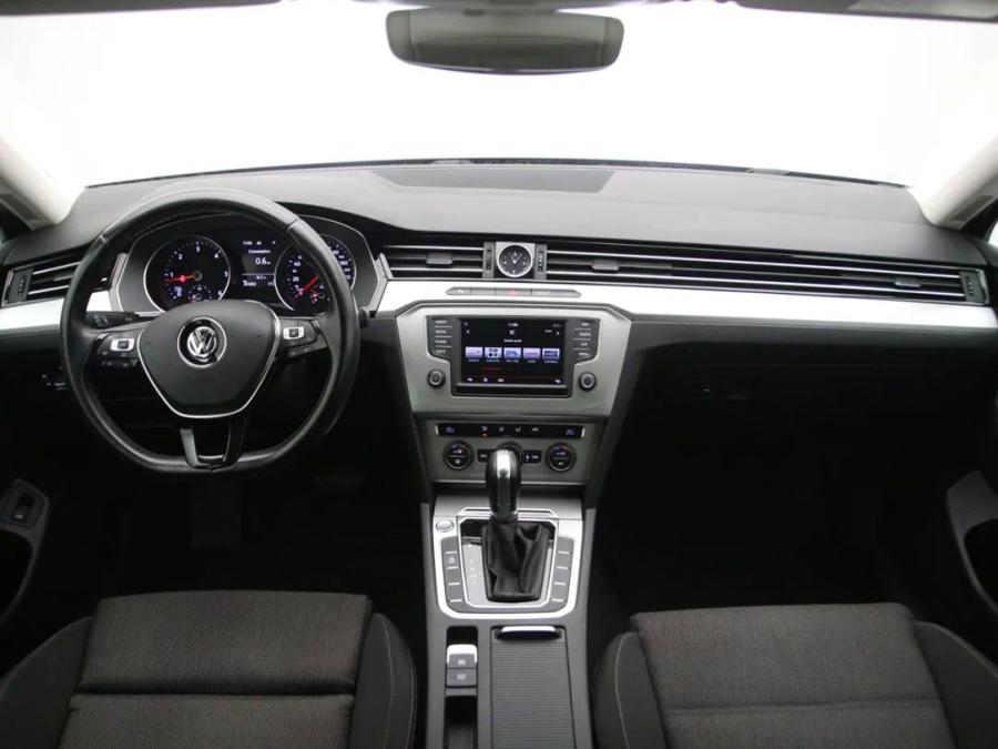 Volkswagen Passat 2016 in Vilnius, with an engine capacity of 1.60 L and mileage of 201 thousand km for 10699 €, photo 3 on AUTOMOTO.COM.LV