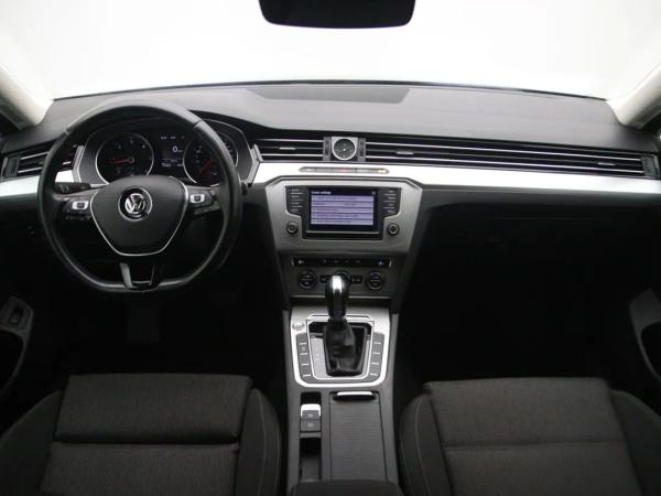 Volkswagen Passat 2016 in Vilnius, with an engine capacity of 1.60 L and mileage of 238 thousand km for 9999 €, photo 2 on AUTOMOTO.COM.LV
