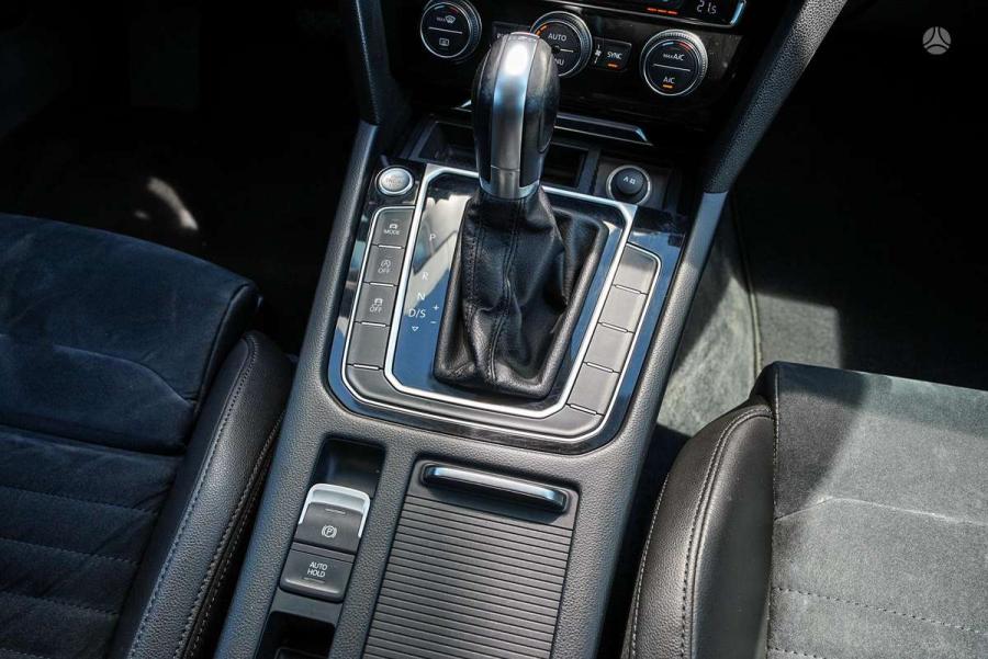Volkswagen Passat 2016 in Kaunas, with an engine capacity of 1.97 L and mileage of 234 thousand km for 11950 €, photo 21 on AUTOMOTO.COM.LV