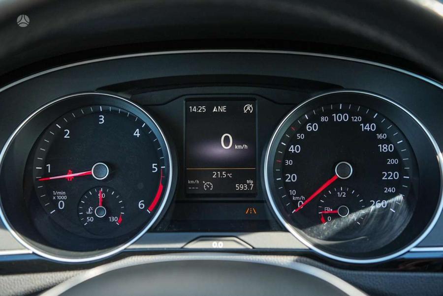 Volkswagen Passat 2016 in Kaunas, with an engine capacity of 1.97 L and mileage of 234 thousand km for 11950 €, photo 26 on AUTOMOTO.COM.LV